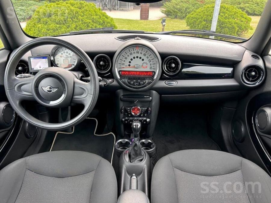 Black MINI One 2013 in Riga, with an engine capacity of 1.60 L and mileage of 252 thousand km for 3790 €, photo 16 on AUTOMOTO.COM.LV