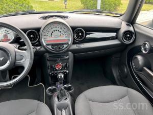 Black MINI One 2013 in Riga, with an engine capacity of 1.60 L and mileage of 252 thousand km for 3790 €, photo 17 on AUTOMOTO.COM.LV
