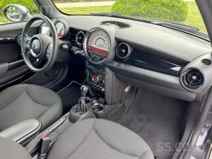 Black MINI One 2013 in Riga, with an engine capacity of 1.60 L and mileage of 252 thousand km for 3790 €, photo 18 on AUTOMOTO.COM.LV