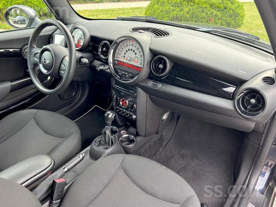 Black MINI One 2013 in Riga, with an engine capacity of 1.60 L and mileage of 252 thousand km for 3790 €, photo 18 on AUTOMOTO.COM.LV