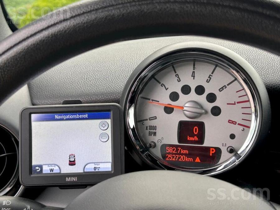 Black MINI One 2013 in Riga, with an engine capacity of 1.60 L and mileage of 252 thousand km for 3790 €, photo 19 on AUTOMOTO.COM.LV