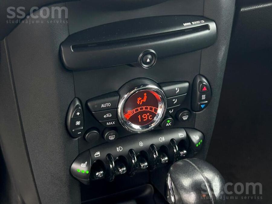 Black MINI One 2013 in Riga, with an engine capacity of 1.60 L and mileage of 252 thousand km for 3790 €, photo 20 on AUTOMOTO.COM.LV