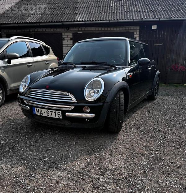 Black MINI One 2002 in Saldus, with an engine capacity of 1.60 L and mileage of 153 thousand km for 1900 €, photo 2 on AUTOMOTO.COM.LV