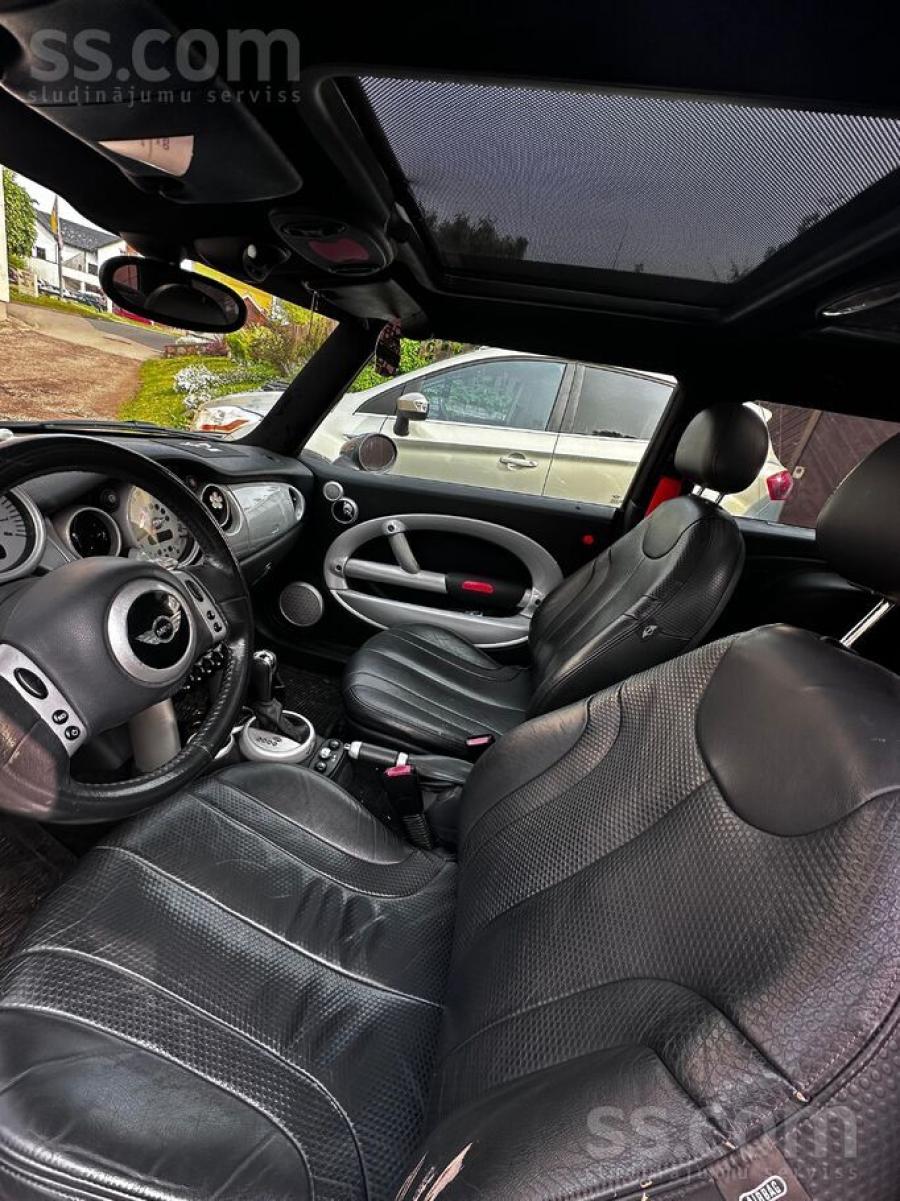 Black MINI One 2002 in Saldus, with an engine capacity of 1.60 L and mileage of 153 thousand km for 1900 €, photo 5 on AUTOMOTO.COM.LV