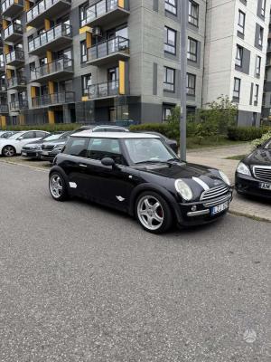 Melns MINI One 2002 Viļņa, ar dzinēja tilpumu 1.60 L un nobraukumu 261 tūkst. km par 1600 €, foto  vietnē AUTOMOTO.COM.LV