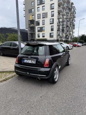 Melns MINI One 2002 Viļņa, ar dzinēja tilpumu 1.60 L un nobraukumu 261 tūkst. km par 1600 €, foto 4 vietnē AUTOMOTO.COM.LV