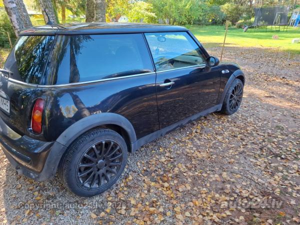 Black MINI One 2002 in Tallinn, with an engine capacity of 1.60 L and mileage of 222 thousand km for 1690 €, photo 5 on AUTOMOTO.COM.LV