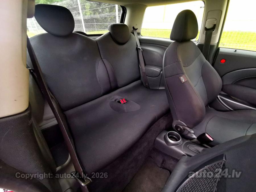 Melns MINI One 2004 Tartu, ar dzinēja tilpumu 1.60 L un nobraukumu 230 tūkst. km par 1250 €, foto 7 vietnē AUTOMOTO.COM.LV