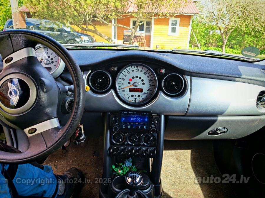 Black MINI One 2005 in Tallinn, with an engine capacity of 1.60 L and mileage of 218 thousand km for 1290 €, photo 9 on AUTOMOTO.COM.LV
