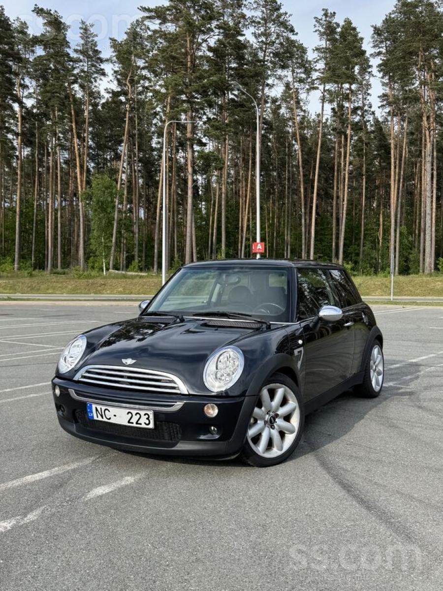 Black MINI One 2005 in Riga, with an engine capacity of 1.60 L and mileage of 201 thousand km for 3290 €, photo 1 on AUTOMOTO.COM.LV