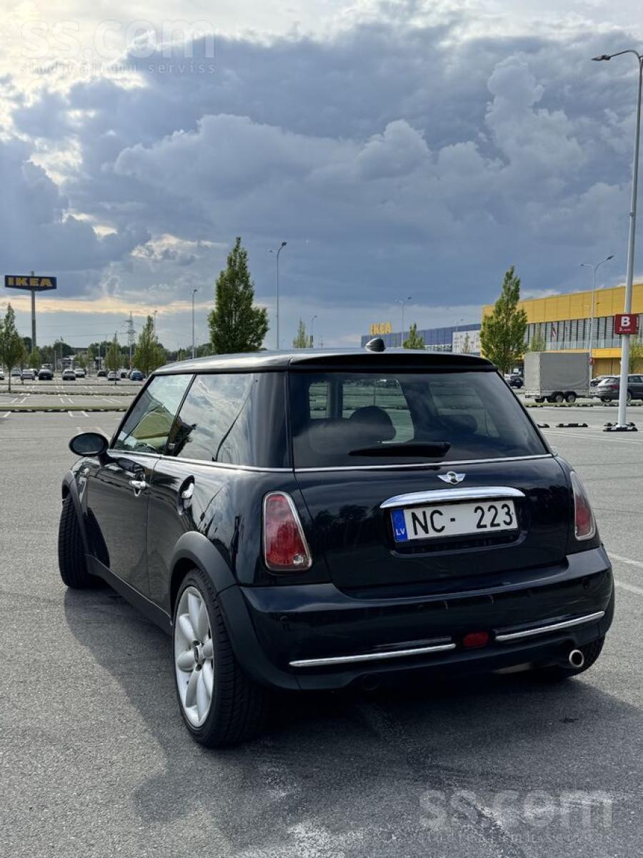 Black MINI One 2005 in Riga, with an engine capacity of 1.60 L and mileage of 201 thousand km for 3290 €, photo 3 on AUTOMOTO.COM.LV