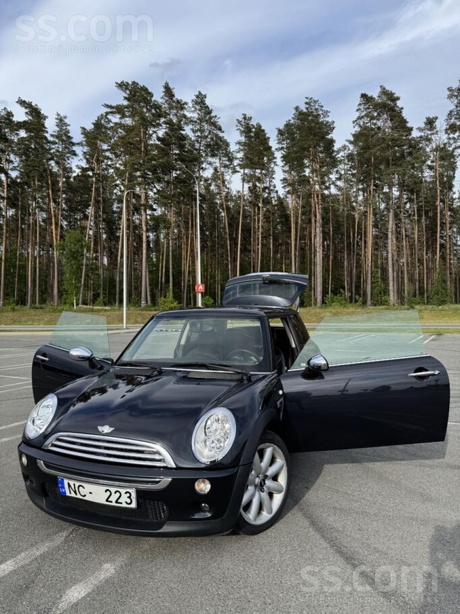 Black MINI One 2005 in Riga, with an engine capacity of 1.60 L and mileage of 201 thousand km for 3290 €, photo 5 on AUTOMOTO.COM.LV