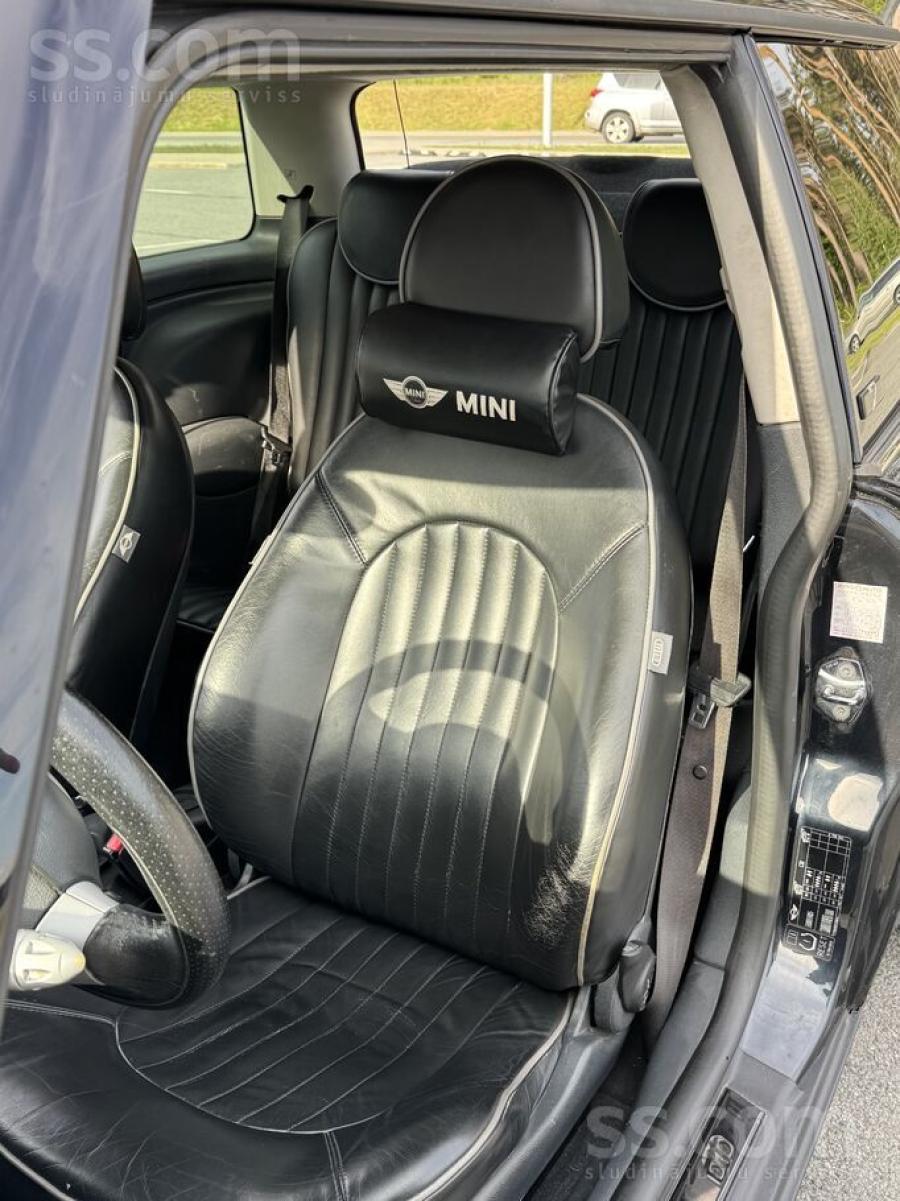 Black MINI One 2005 in Riga, with an engine capacity of 1.60 L and mileage of 201 thousand km for 3290 €, photo 7 on AUTOMOTO.COM.LV