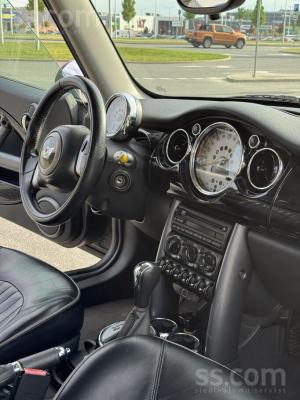 Black MINI One 2005 in Riga, with an engine capacity of 1.60 L and mileage of 201 thousand km for 3290 €, photo 9 on AUTOMOTO.COM.LV