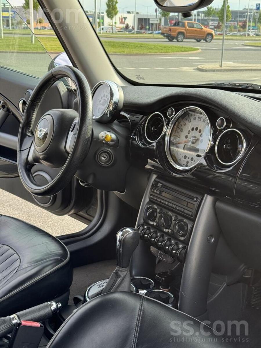 Black MINI One 2005 in Riga, with an engine capacity of 1.60 L and mileage of 201 thousand km for 3290 €, photo 9 on AUTOMOTO.COM.LV