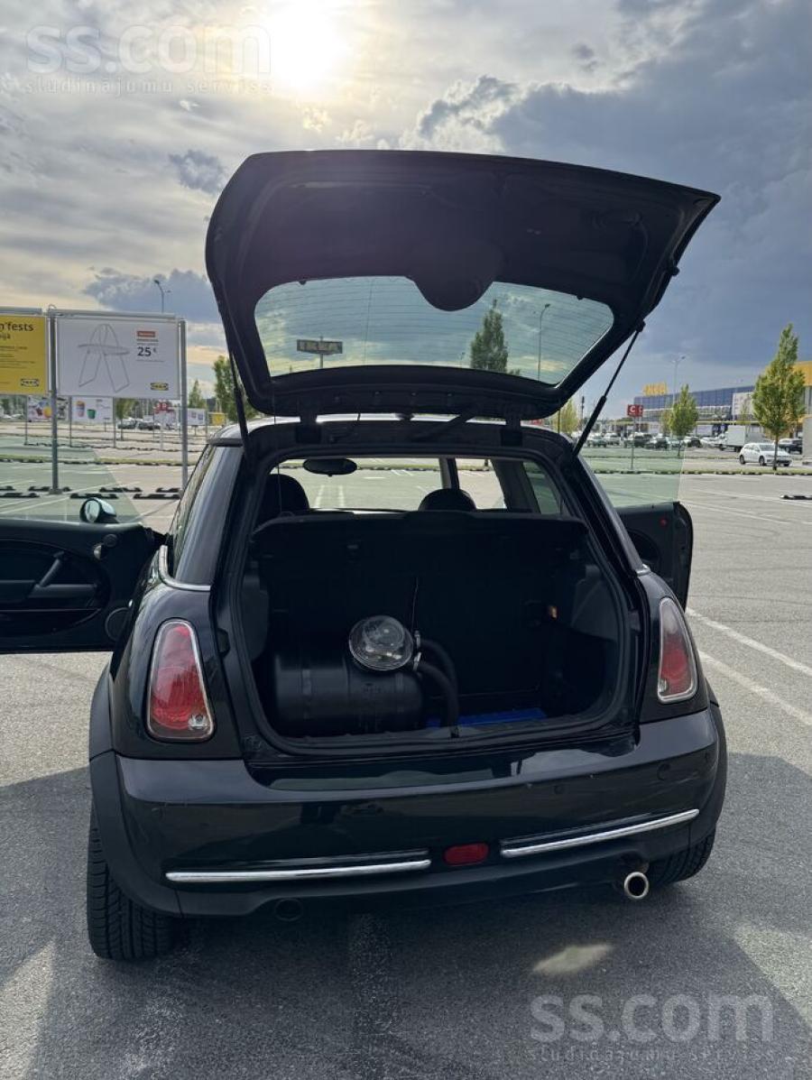 Black MINI One 2005 in Riga, with an engine capacity of 1.60 L and mileage of 201 thousand km for 3290 €, photo 10 on AUTOMOTO.COM.LV