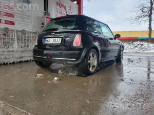 Black MINI One 2005 in Riga, with an engine capacity of 1.60 L and mileage of 210 thousand km for 900 €, photo 4 on AUTOMOTO.COM.LV