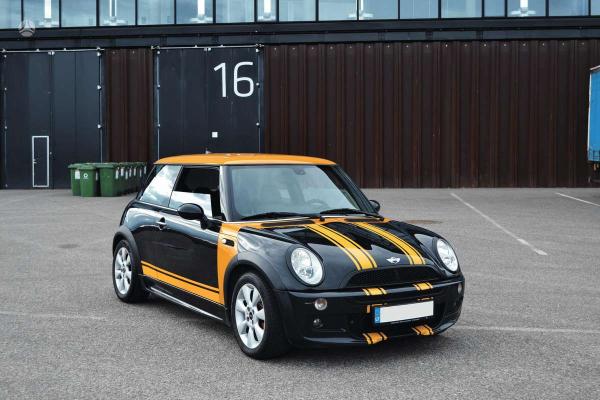 Black MINI One 2007 in Kaunas, with an engine capacity of 1.60 L and mileage of 238 thousand km for 1800 €, photo 1 on AUTOMOTO.COM.LV