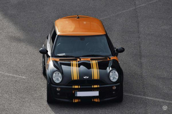 Black MINI One 2007 in Kaunas, with an engine capacity of 1.60 L and mileage of 238 thousand km for 1800 €, photo 8 on AUTOMOTO.COM.LV