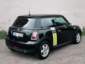 Black MINI One 2009 in Riga, with an engine capacity of 1.40 L and mileage of 222 thousand km for 2590 €, photo 6 on AUTOMOTO.COM.LV