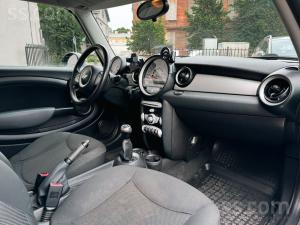 Black MINI One 2009 in Riga, with an engine capacity of 1.40 L and mileage of 222 thousand km for 2590 €, photo 8 on AUTOMOTO.COM.LV