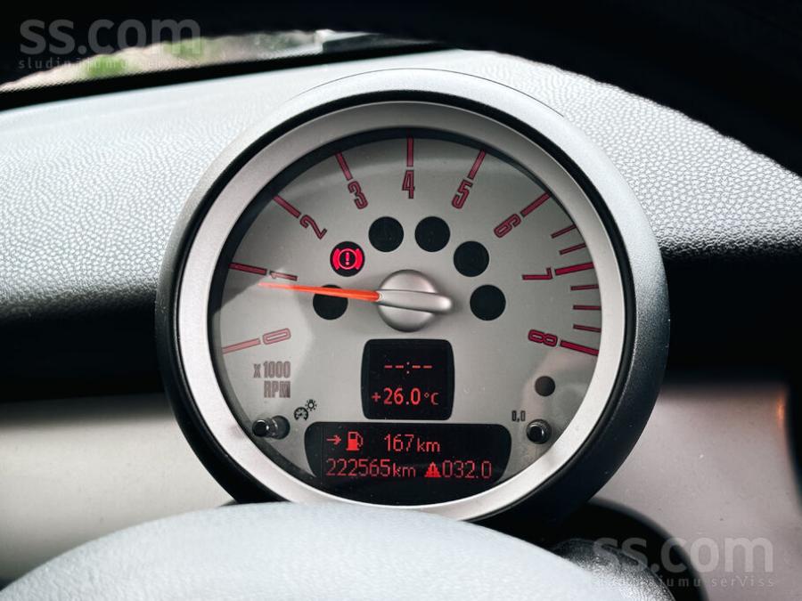 Black MINI One 2009 in Riga, with an engine capacity of 1.40 L and mileage of 222 thousand km for 2590 €, photo 14 on AUTOMOTO.COM.LV