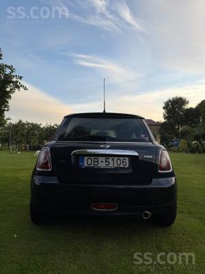 Black MINI One 2009 in Riga, with an engine capacity of 1.40 L and mileage of 122 thousand km for 3000 €, photo 3 on AUTOMOTO.COM.LV