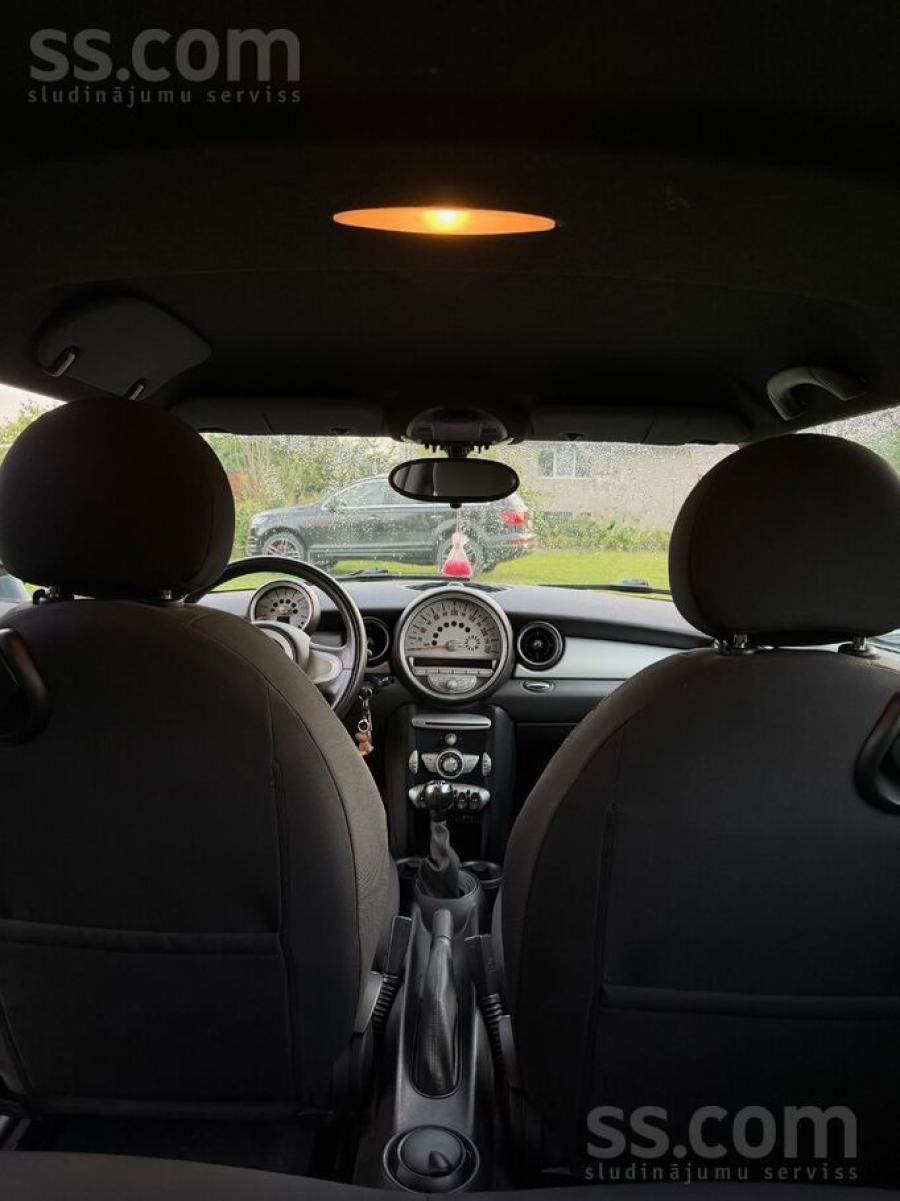 Black MINI One 2009 in Riga, with an engine capacity of 1.40 L and mileage of 122 thousand km for 3000 €, photo 8 on AUTOMOTO.COM.LV