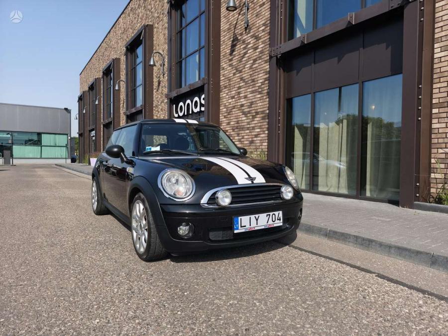 Black MINI One 2009 in Vilnius, with an engine capacity of 1.40 L and mileage of 193 thousand km for 3850 €, photo 3 on AUTOMOTO.COM.LV