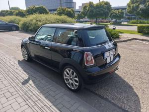 Black MINI One 2009 in Vilnius, with an engine capacity of 1.40 L and mileage of 193 thousand km for 3850 €, photo 5 on AUTOMOTO.COM.LV