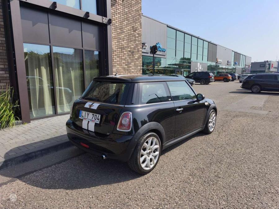 Black MINI One 2009 in Vilnius, with an engine capacity of 1.40 L and mileage of 193 thousand km for 3850 €, photo 6 on AUTOMOTO.COM.LV