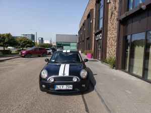 Black MINI One 2009 in Vilnius, with an engine capacity of 1.40 L and mileage of 193 thousand km for 3850 €, photo 8 on AUTOMOTO.COM.LV