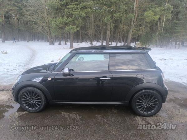 Melns MINI One 2011 Tallina, ar dzinēja tilpumu 1.60 L un nobraukumu 188 tūkst. km par 7150 €, foto 1 vietnē AUTOMOTO.COM.LV