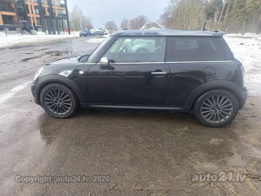 Black MINI One 2011 in Tallinn, with an engine capacity of 1.60 L and mileage of 188 thousand km for 7150 €, photo 3 on AUTOMOTO.COM.LV