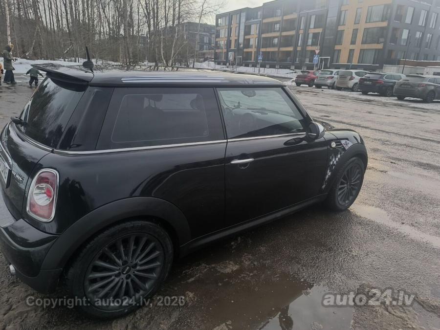 Black MINI One 2011 in Tallinn, with an engine capacity of 1.60 L and mileage of 188 thousand km for 7150 €, photo 4 on AUTOMOTO.COM.LV