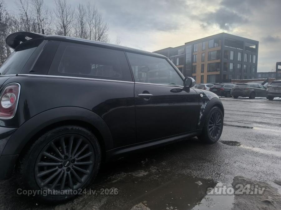 Black MINI One 2011 in Tallinn, with an engine capacity of 1.60 L and mileage of 188 thousand km for 7150 €, photo 5 on AUTOMOTO.COM.LV