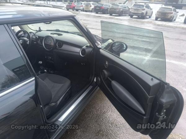 Melns MINI One 2011 Tallina, ar dzinēja tilpumu 1.60 L un nobraukumu 188 tūkst. km par 7150 €, foto 11 vietnē AUTOMOTO.COM.LV