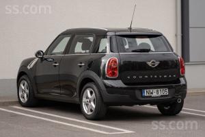 Black MINI One 2013 in Riga, with an engine capacity of 1.60 L and mileage of 209 thousand km for 5700 €, photo 7 on AUTOMOTO.COM.LV