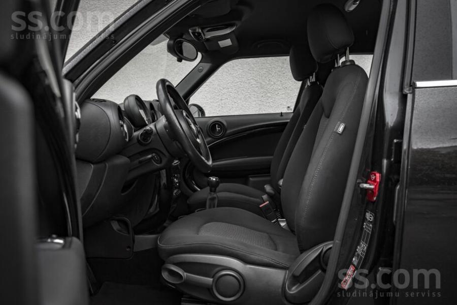 Black MINI One 2013 in Riga, with an engine capacity of 1.60 L and mileage of 209 thousand km for 5700 €, photo 9 on AUTOMOTO.COM.LV
