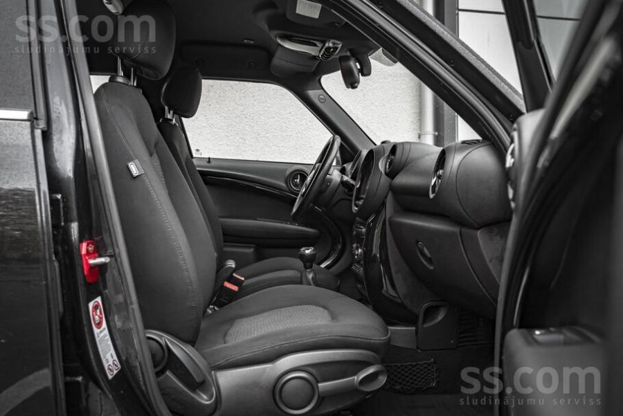 Black MINI One 2013 in Riga, with an engine capacity of 1.60 L and mileage of 209 thousand km for 5700 €, photo 10 on AUTOMOTO.COM.LV