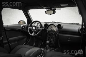 Black MINI One 2013 in Riga, with an engine capacity of 1.60 L and mileage of 209 thousand km for 5700 €, photo 13 on AUTOMOTO.COM.LV