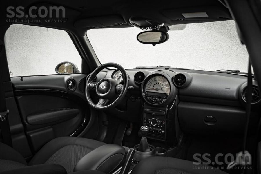 Black MINI One 2013 in Riga, with an engine capacity of 1.60 L and mileage of 209 thousand km for 5700 €, photo 13 on AUTOMOTO.COM.LV