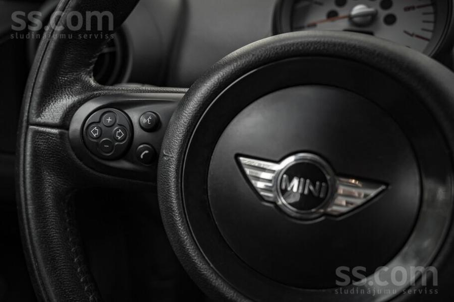 Black MINI One 2013 in Riga, with an engine capacity of 1.60 L and mileage of 209 thousand km for 5700 €, photo 15 on AUTOMOTO.COM.LV