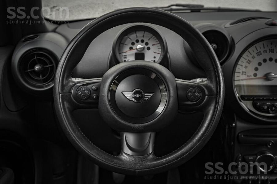 Black MINI One 2013 in Riga, with an engine capacity of 1.60 L and mileage of 209 thousand km for 5700 €, photo 16 on AUTOMOTO.COM.LV