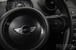 Black MINI One 2013 in Riga, with an engine capacity of 1.60 L and mileage of 209 thousand km for 5700 €, photo 17 on AUTOMOTO.COM.LV