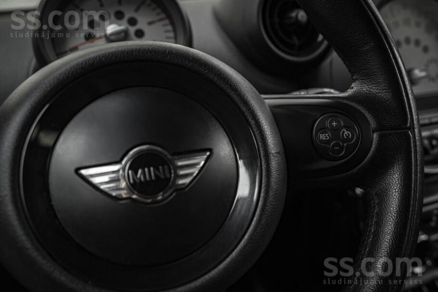 Black MINI One 2013 in Riga, with an engine capacity of 1.60 L and mileage of 209 thousand km for 5700 €, photo 17 on AUTOMOTO.COM.LV