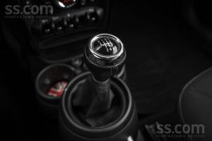 Black MINI One 2013 in Riga, with an engine capacity of 1.60 L and mileage of 209 thousand km for 5700 €, photo 20 on AUTOMOTO.COM.LV