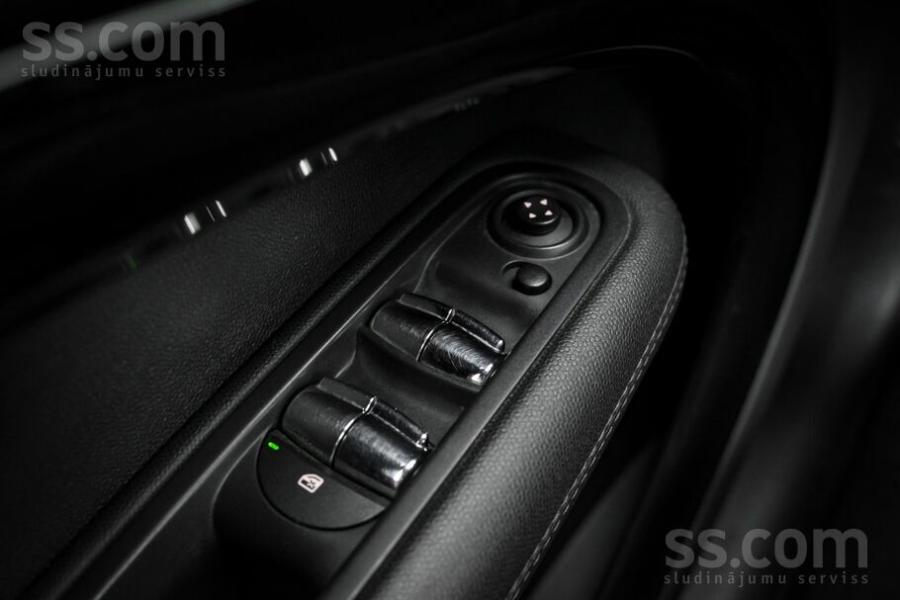 Black MINI One 2013 in Riga, with an engine capacity of 1.60 L and mileage of 209 thousand km for 5700 €, photo 23 on AUTOMOTO.COM.LV