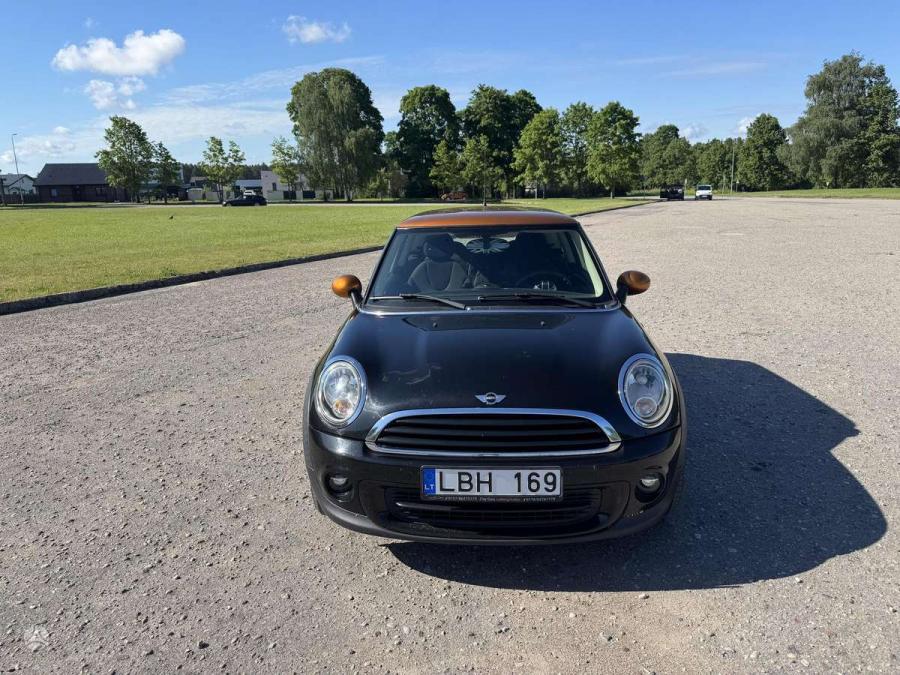 Black MINI One 2013 in Mazeikiai, with an engine capacity of 1.60 L and mileage of 167 thousand km for 3200 €, photo 3 on AUTOMOTO.COM.LV