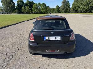 Black MINI One 2013 in Mazeikiai, with an engine capacity of 1.60 L and mileage of 167 thousand km for 3200 €, photo 5 on AUTOMOTO.COM.LV